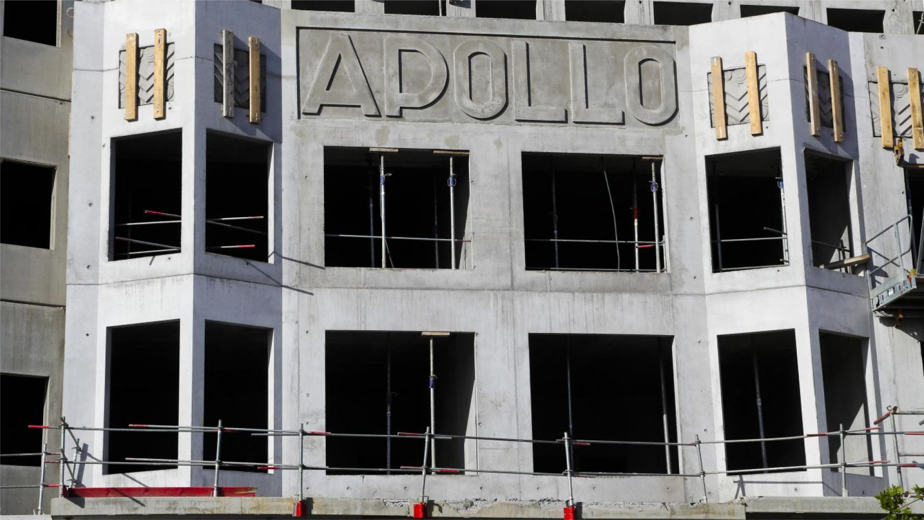 Lens : et hop, l’enseigne de l’Apollo a réapparu ! - Apollo Lens